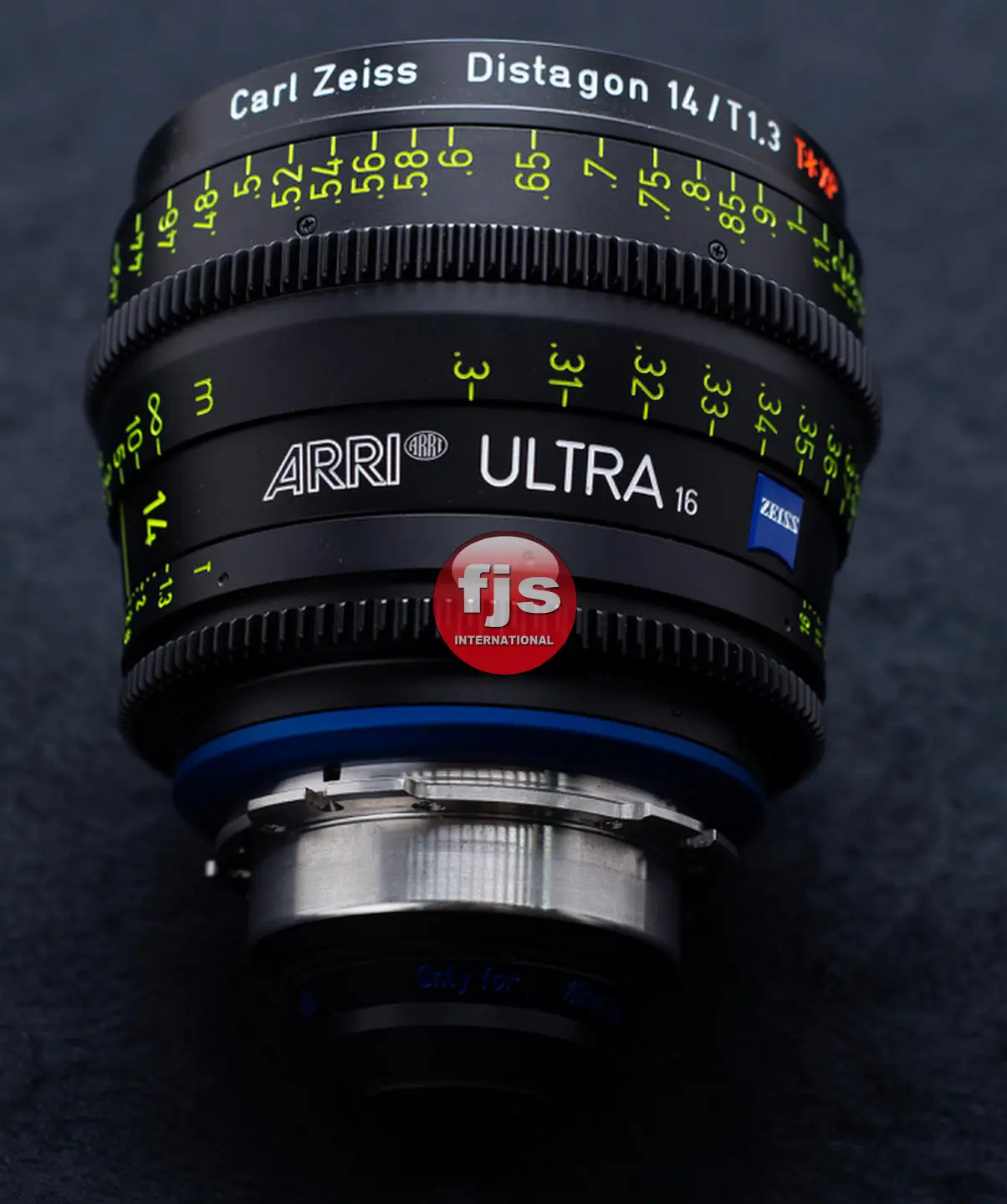 ultra prime lenses vs zoom lenses